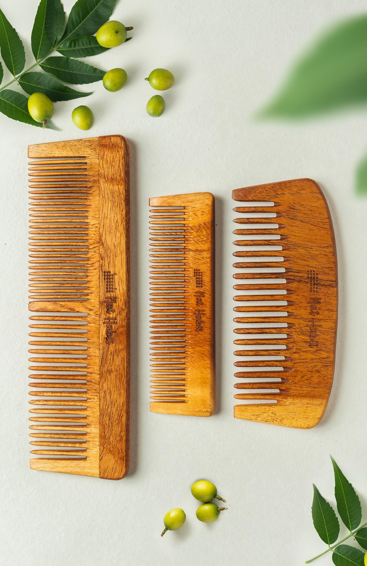 Oil-Treated Kacchi Neem Comb-Nat Habit - 100% Natural & Fresh Made ...